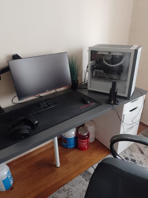 Gaming PC- AMD Ryzen 7 3700X graficka- AMD Radeon RX 6700 XT