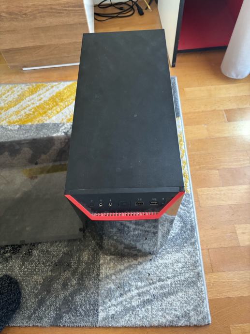 Gaming PC monitor i oprema