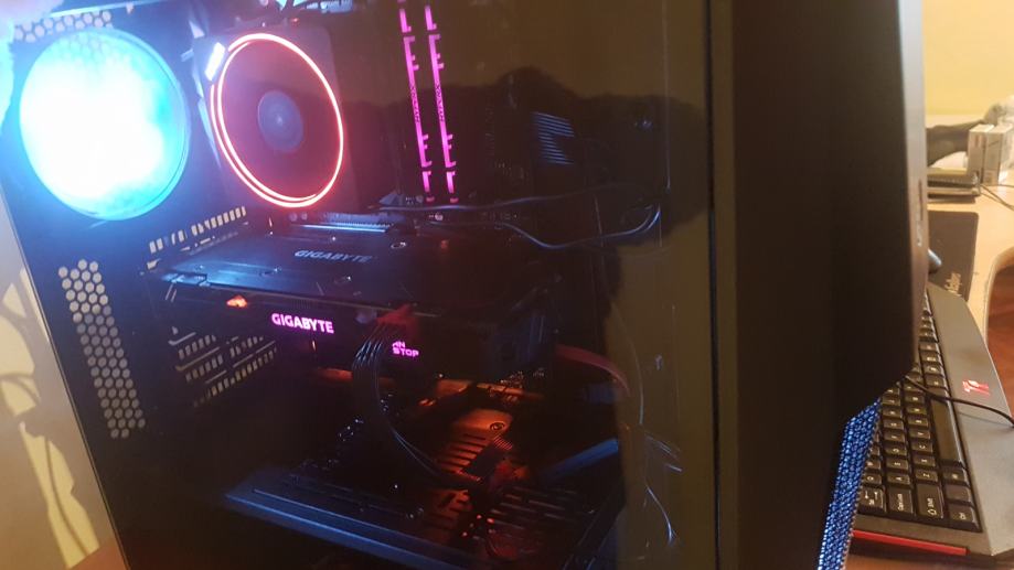 GAMING PC Ryzen 7, GTX 1070 8GB, 16GB RAM NIJE FIXNO/HITNO