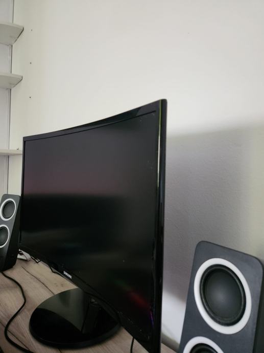 Gaming PC | Samsung Zakrivljen Monitor | RX 6600 XT | RYZEN 5 5600