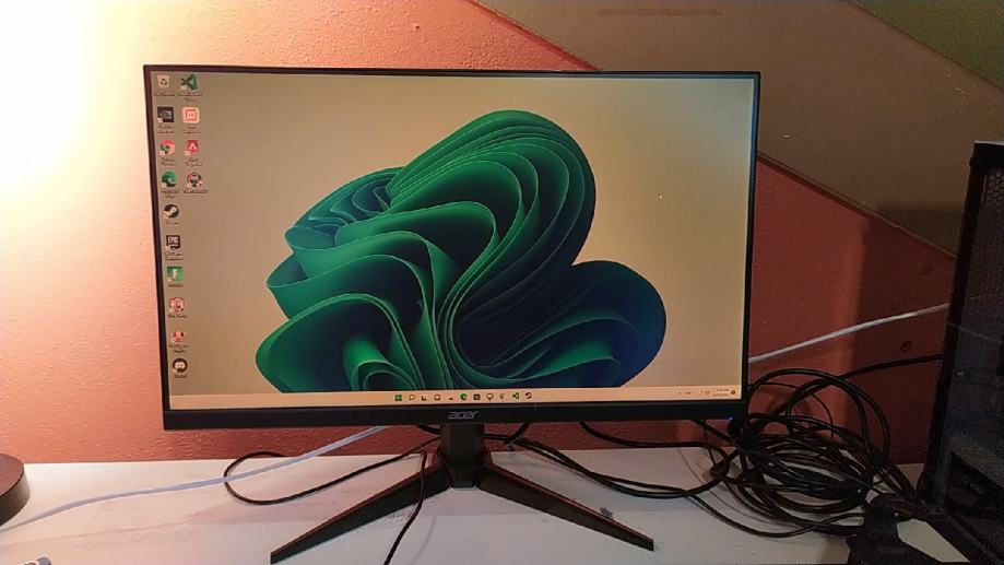PC Windows 11 + Monitor