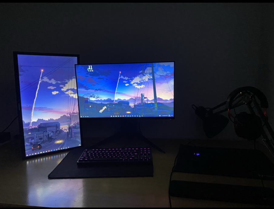 GAMING SETUP(Komp,dva monitora,slušalice...)