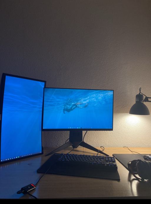 GAMING SETUP(Komp,dva monitora,slušalice...)