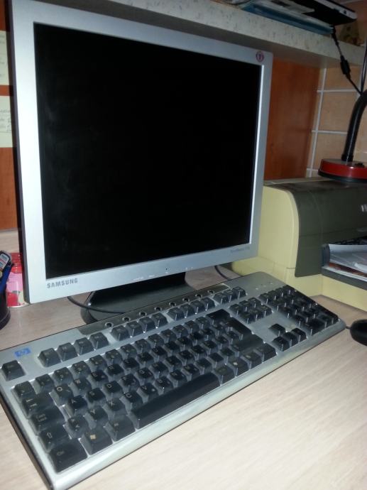 HP d230 MT računalo i monitor Lenovo