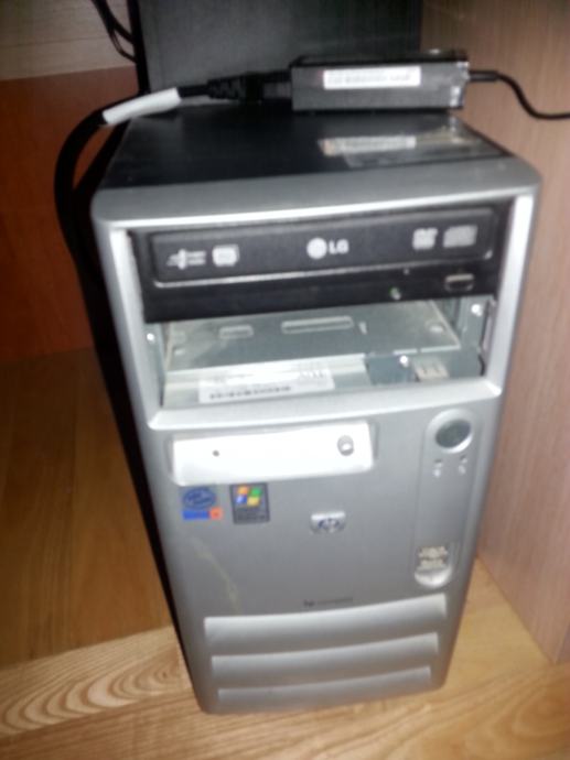 HP d230 MT računalo i monitor Lenovo