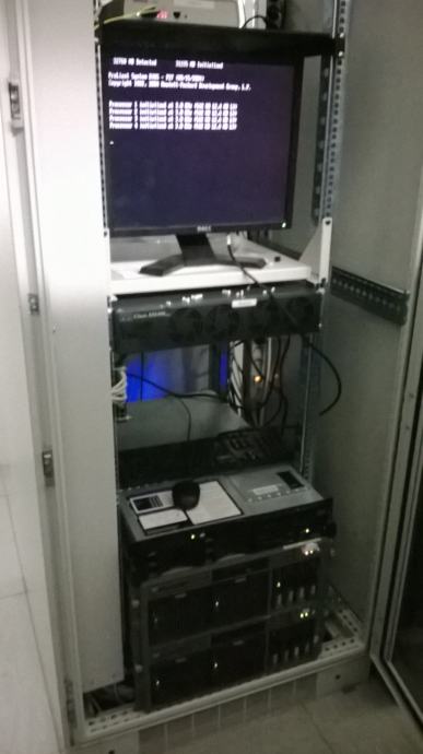 2x HP ProLiant DL580 G2 // 16GB ram ili 32GB