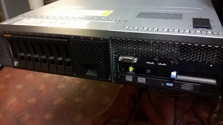 IBM x3650 M2,1x Xeon E5520, 24GB, 2x 146 10k SAS, quad 1Gbs