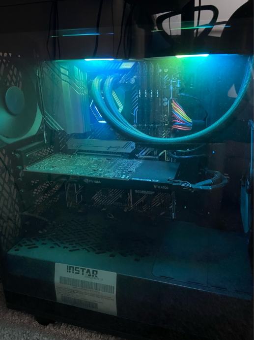 INSTAR workstation! Komp plaćen 3000€. HITNO prodajem