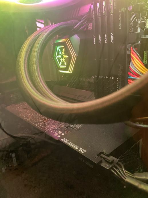 INSTAR workstation! Komp plaćen 3000€. HITNO prodajem