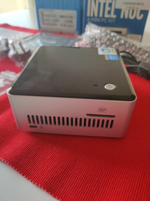 Intel NUC NUC5CPYH