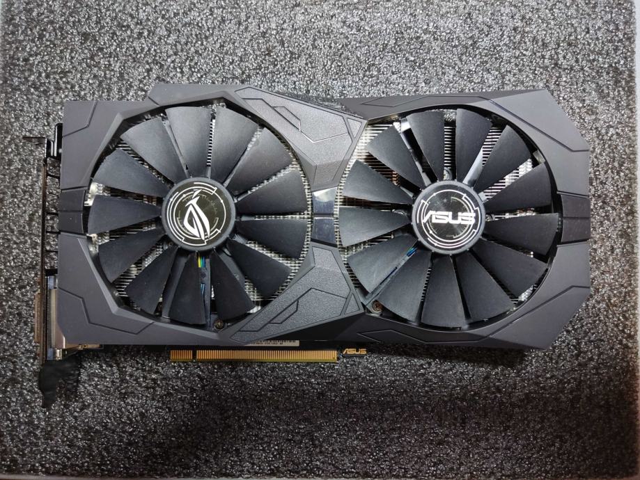 Komp,monitor,zvučnici,miš,tipkovnica