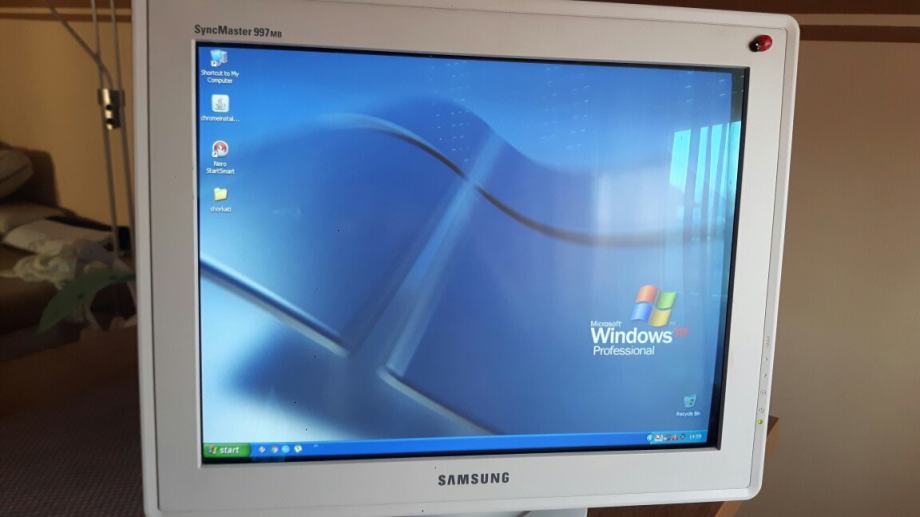 Kompjuter+monitor+miš+tipkovnica