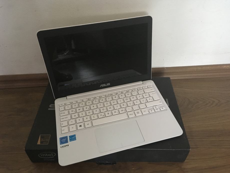 LAPTOP BIJELI ASUS E200H