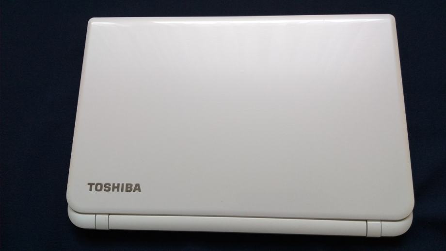 Laptop Toshiba bijeli 15.6