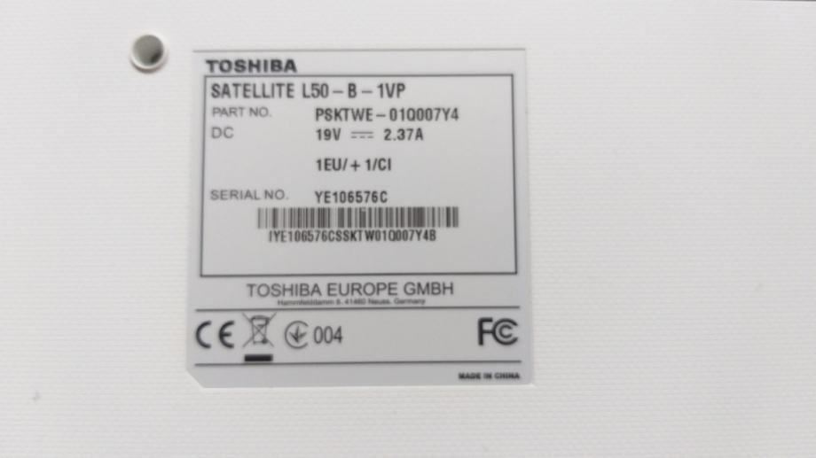 Laptop Toshiba bijeli 15.6