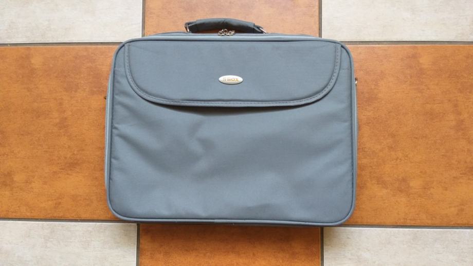 Laptop Toshiba bijeli 15.6