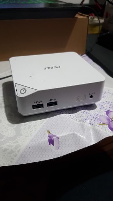 Msi CUBI ms-b096 intel 3205u 8gb ram ssd 250gb mini PRIJENOSNI PC