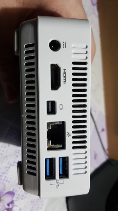 Msi CUBI ms-b096 intel 3205u 8gb ram ssd 250gb mini PRIJENOSNI PC