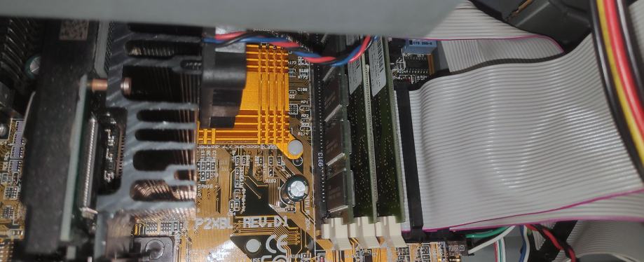 Odlična retro konfiguracija Intel 440BX chipset Pentium II 192mb TNT2