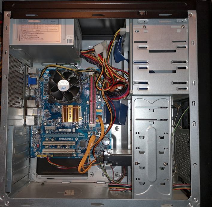 PC DualCore E5300 2.6GHz, 2GB DDR3, 160GB HDD, IntelHD, DVDRW