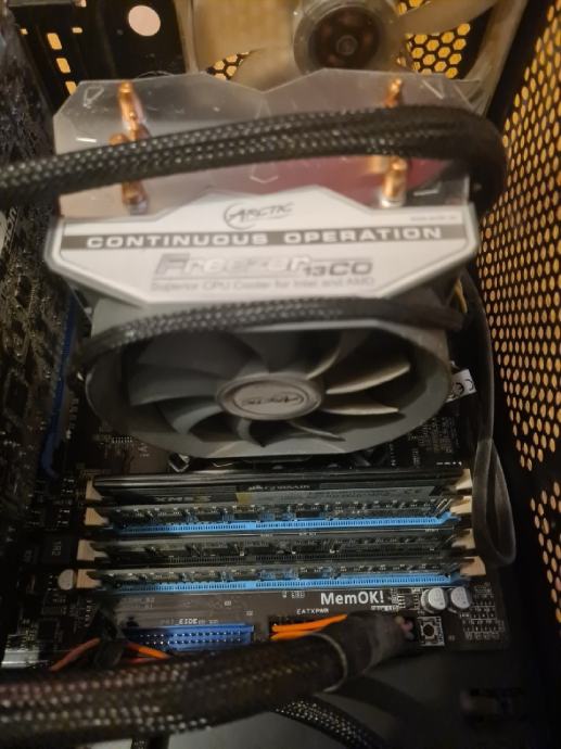 PC i5 3.2GHz, GTX 660 MSI , ekran, tipkovnica, mis i slusalice