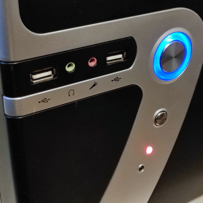 PC Fortrek Silver - Intel Pentium/4GB/Intel HD/Win 11 Pro