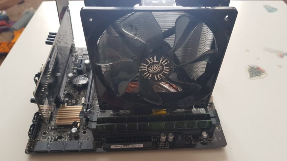 PC komponente (Matična ploča+CPU+RAM...)