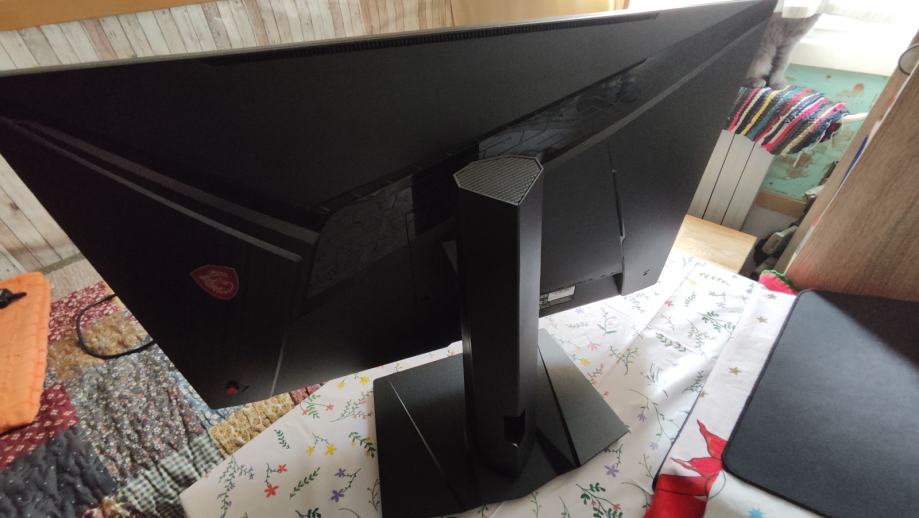 PC (nema GPU) + monitor