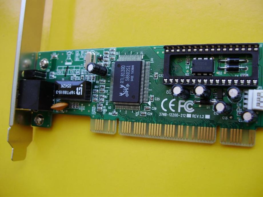 PC Pentium 4 Konfiguracija ASUS P4B533-E 1,8 GHz 768 MB