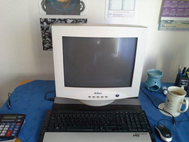 PC računalo + Monitor + Windows XP Professional + USB TV tuner