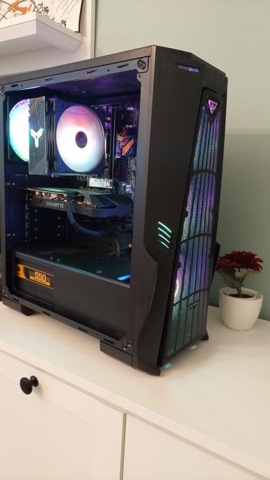 PC - Ryzen 7 3700X; RTX 2060 6GB; 32GB RAM; NVMe SSD 256GB; HDD 1TB