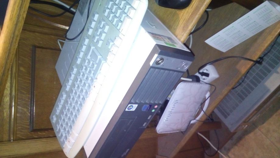 Prodajem komp i monitor