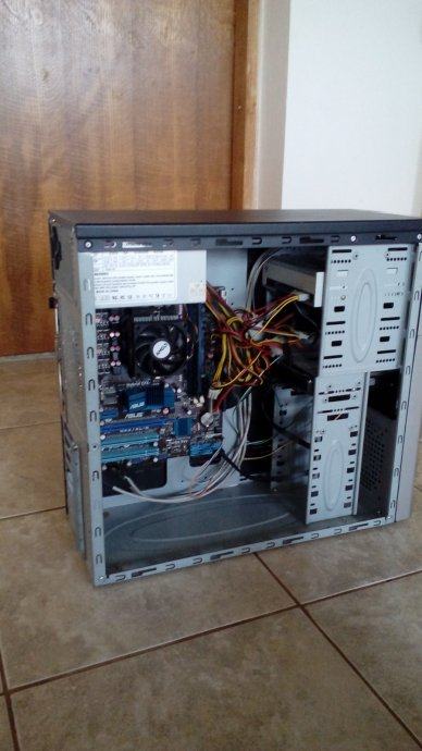 Računalo dual boot Win7 ultimate i Win10 pro + miš, tipkovnica, kamera