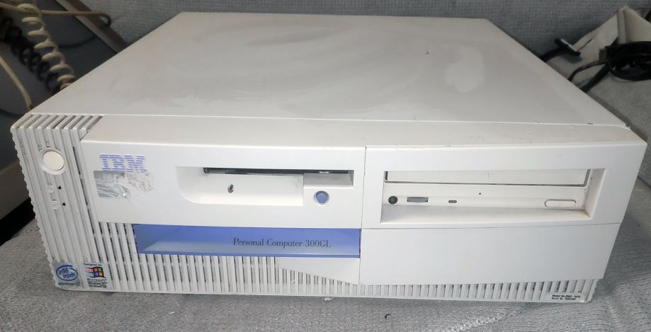 Retro IBM PC 300GL 300 GL 6563 Pentium III 600 mhz 256mb Savage 4 PRO
