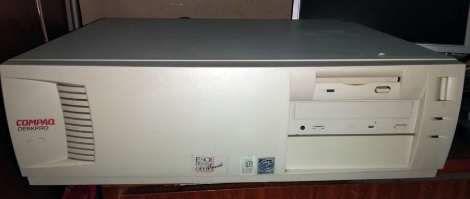 Retro PC konfiguracija Compaq Deskpro odlična za DOS i WIN 95/98 igre