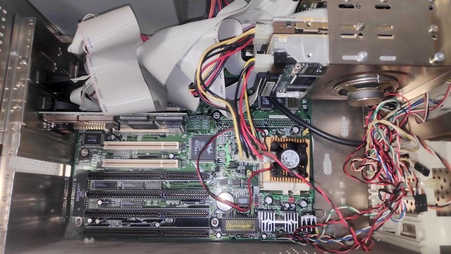 Retro PC konfiguracija Intel 133 mhz Socket 7 S3 Windows 95