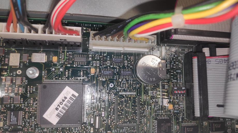 Retro računalo PC COMPAQ DESKPRO 4000 - Intel 133 16 Cirrus Logic