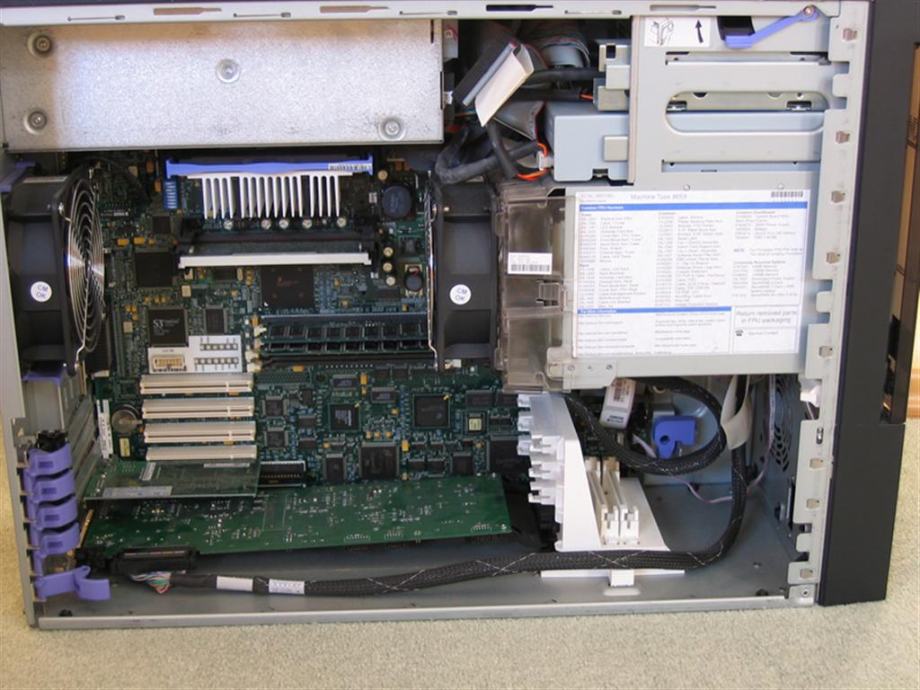 Server IBM Netfinity 5000, PIII 700Mhz / 1.1GB ECC / HDD 3 x 8GB uSCSI