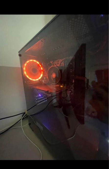 Setup(racunalo,monitor,tipkovinac,mis..)