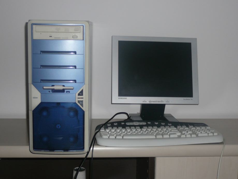 Stolno računalo, tipkovnica i miš