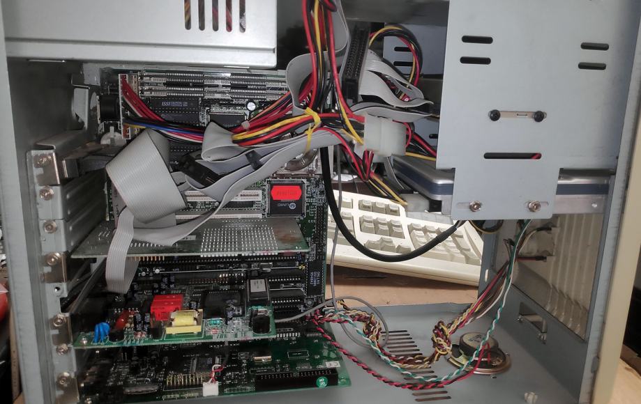 Top retro PC konfiguracija Cyrix 486 DX4 100mhz zvučna ESS Trident PCI
