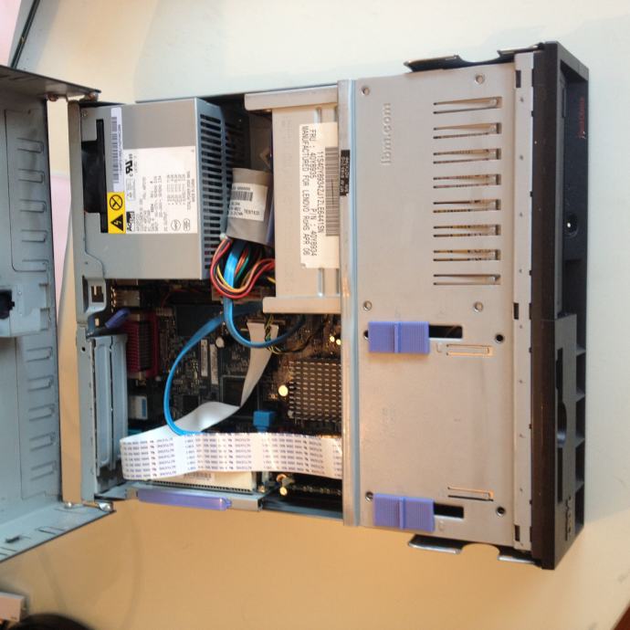 IBM Lenovo ThinkCentre S50 (80 GB, Intel Pentium 4, 3 GHz, 1 GB)