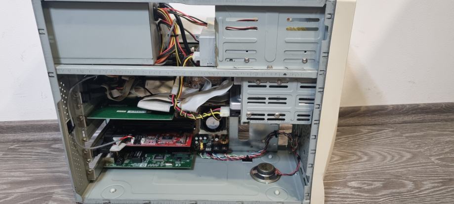 Vintage Retro PC Intel Pentium 200Mhz MMX