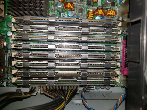 Workstation HP xw8400 SSD 128GB + 8TB 32GB ram 2x Intel Xeon 5150 2.66