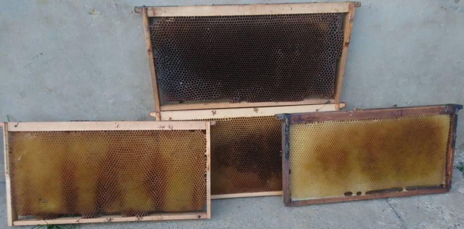 Izgrađeno pčelinje saće na LR okvirima