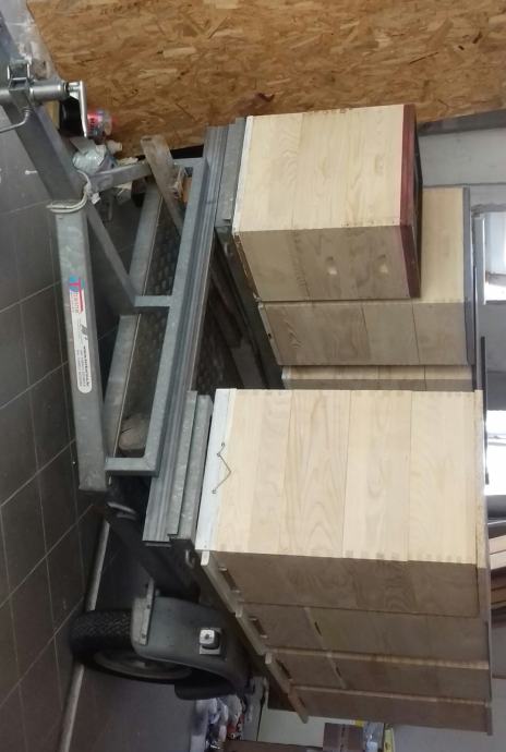 Prodaje se auto prikolica