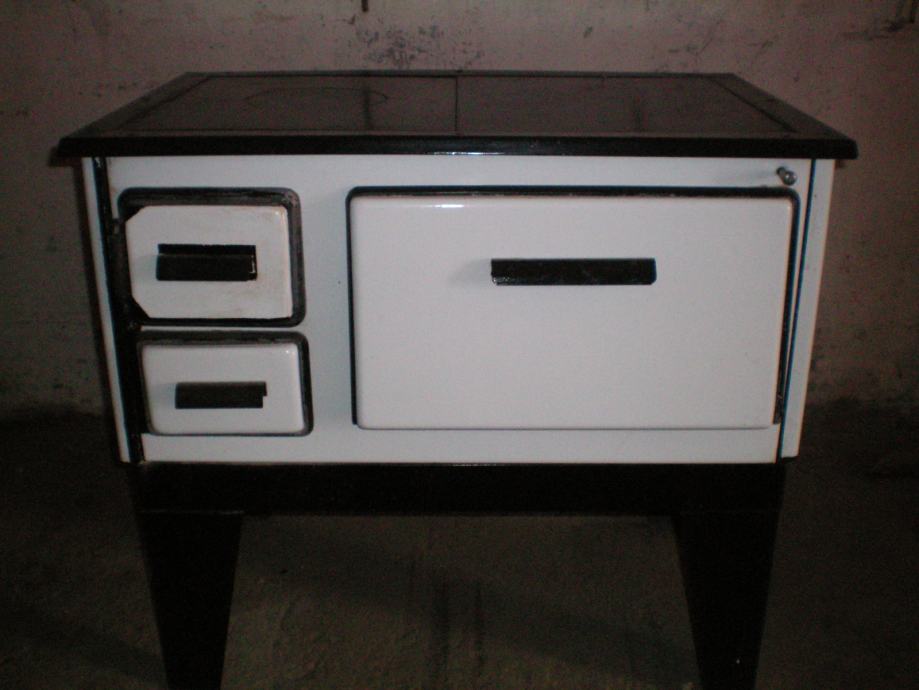 PEĆ NA DRVA SA RERNOM ( RIJEKA ) 300,00 KN