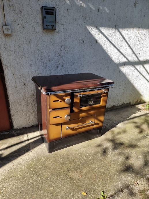 Peć na drva sa pećnicom