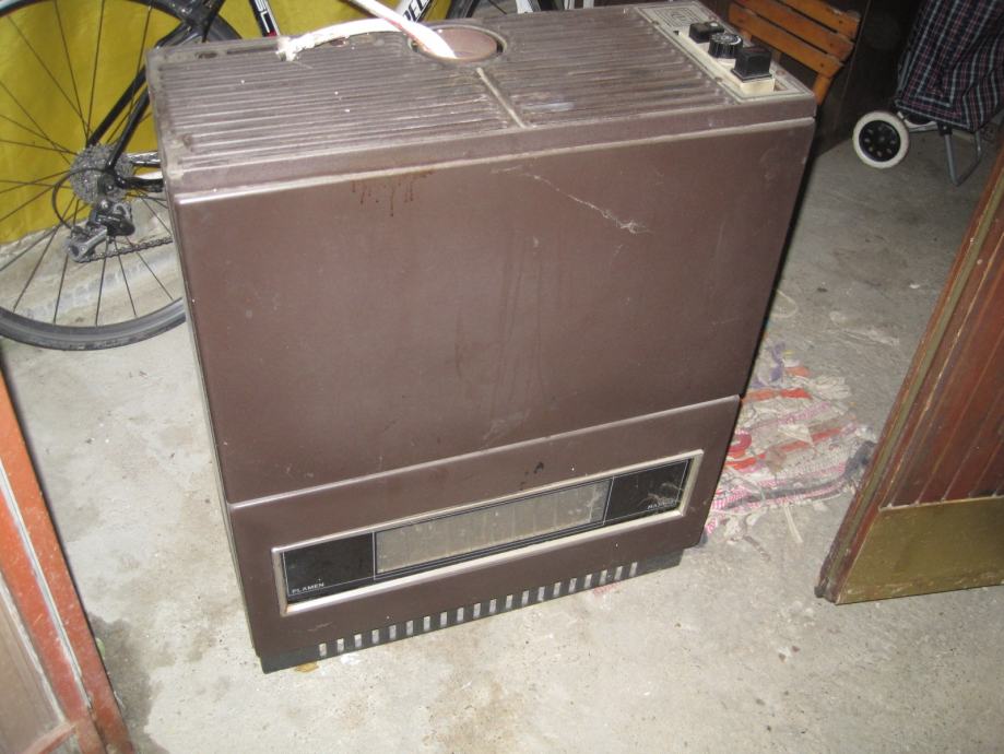 Prodajem pec na plin Maja 12