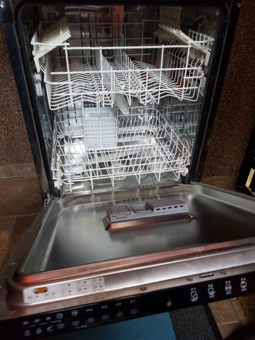 Candy CDI2012 sudjerica malo koristena programator treba zamijeniti